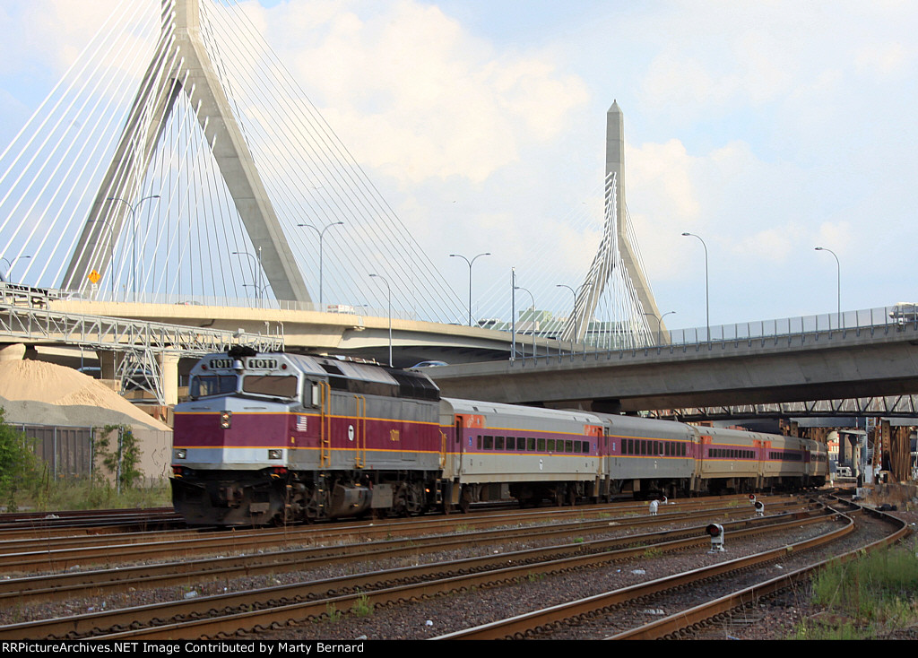 MBTA 1011 on North Station Leads
